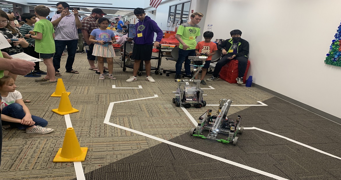 An evening of robotics and coding exploration in action | Cummins Inc.