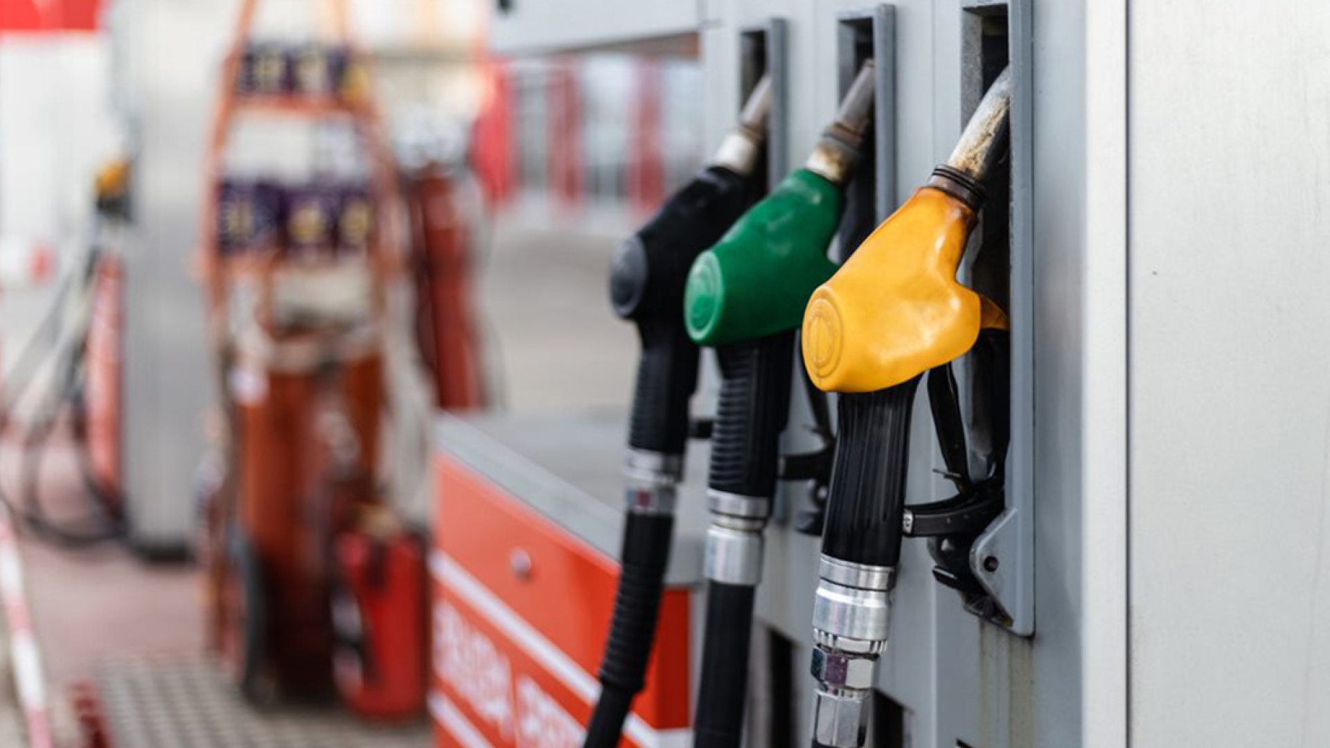 Natural gas (CNG) vs. LPG, LNG, RNG and Diesel | Cummins Inc.